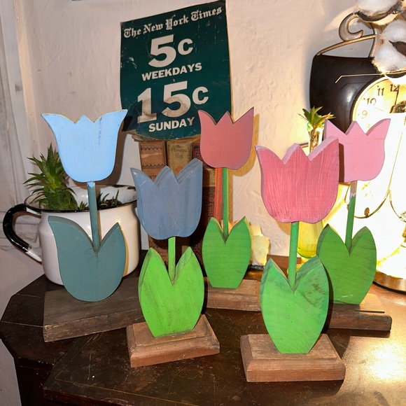 Accents | Vintage Primitive Farmhouse Handmade Wooden Painted Tulip ...